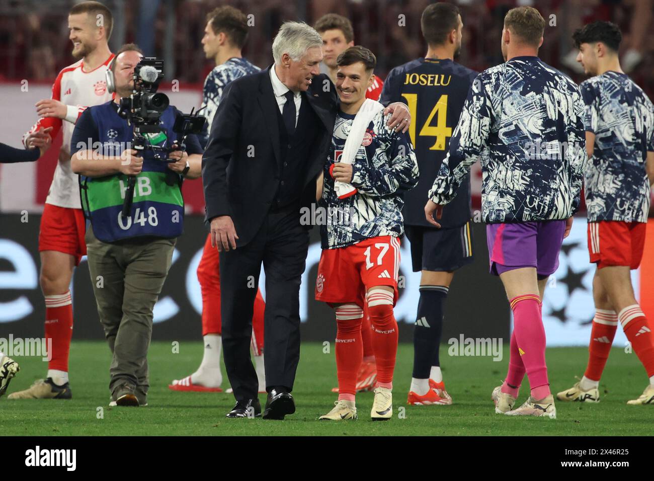 Munich, Germany. 30th Apr, 2024. Soccer: Champions League, FC Bayern ...
