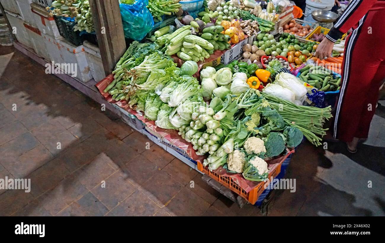 food market in the streets of battambang Stock Photo - Alamy