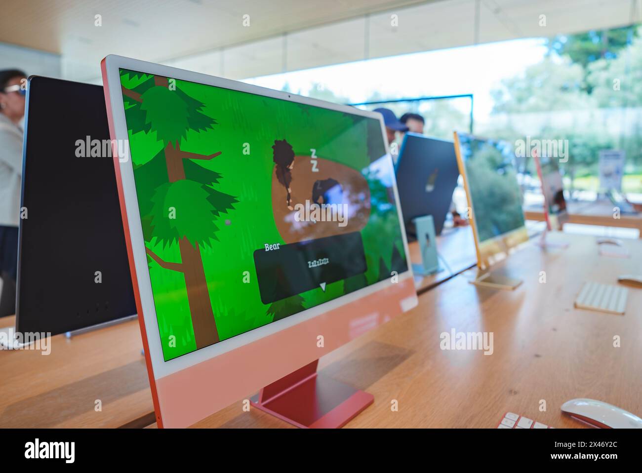 Imacs on display store hi-res stock photography and images - Alamy