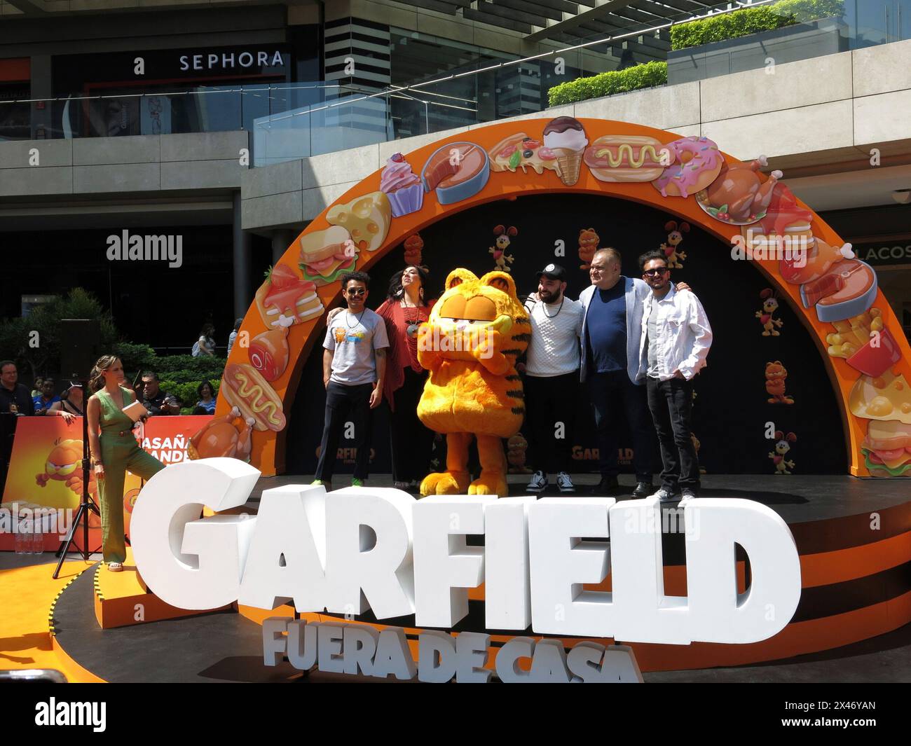 A performer dressed as the fictional cat, Garfield, voice actors ...