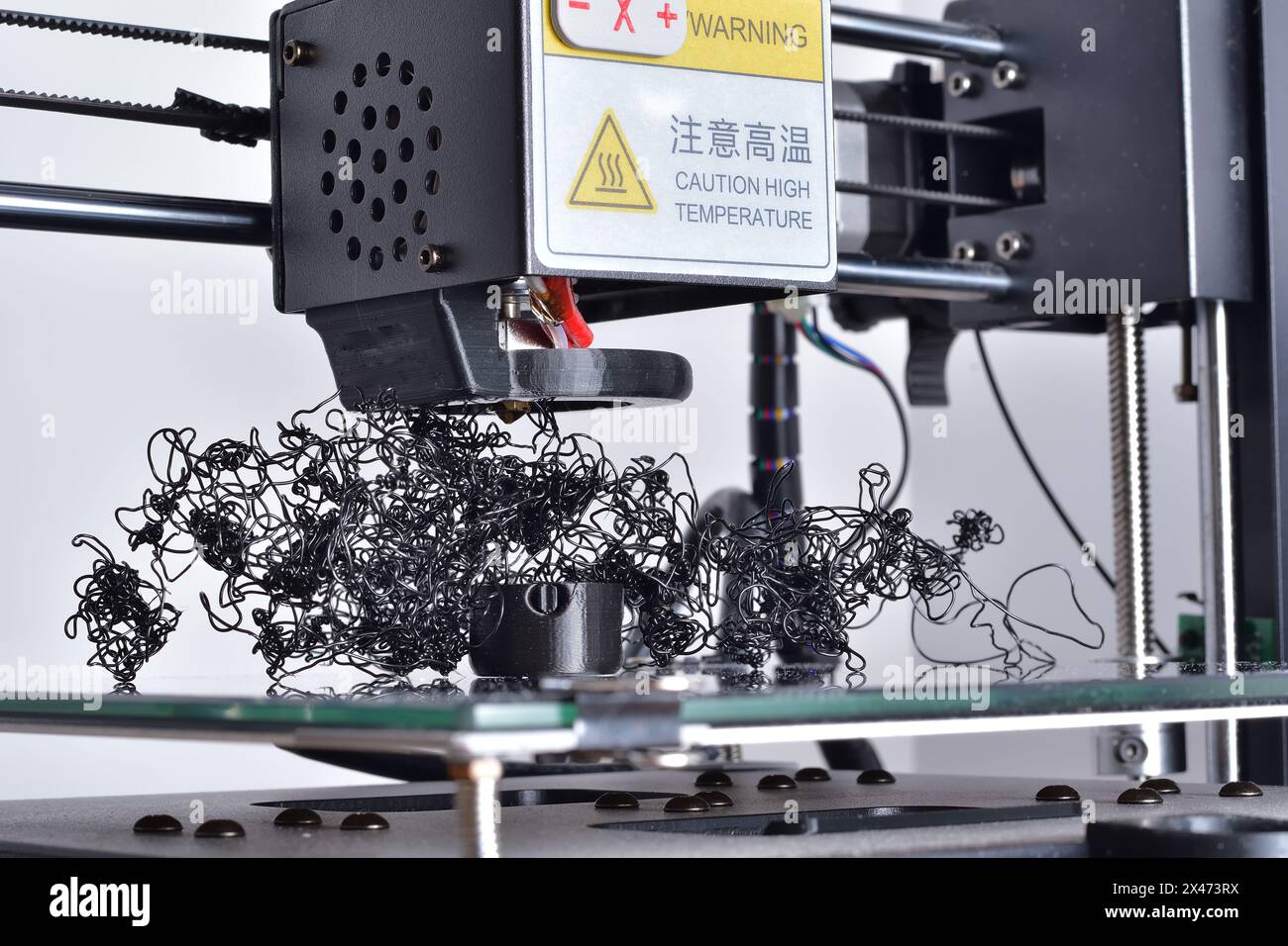 3D printer fail. Plactic filament extruded randomly. Curled black PLA ... 3D printer fail. Plactic filament extruded randomly. Curled black PLA ...