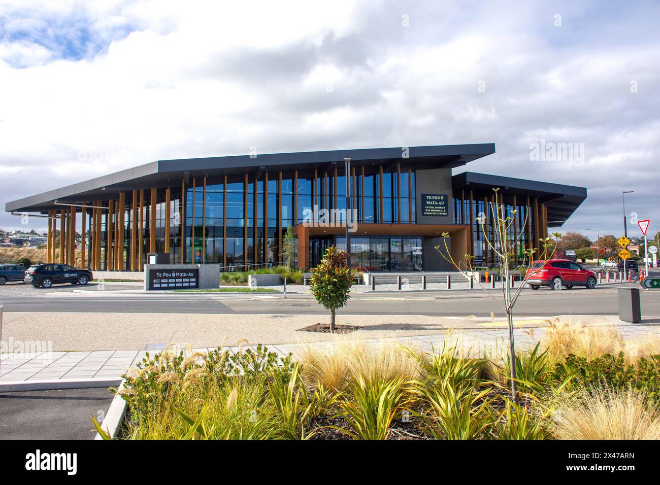 Clutha District War Memorial & Community Centre (Te Pou O Mata-Au ...