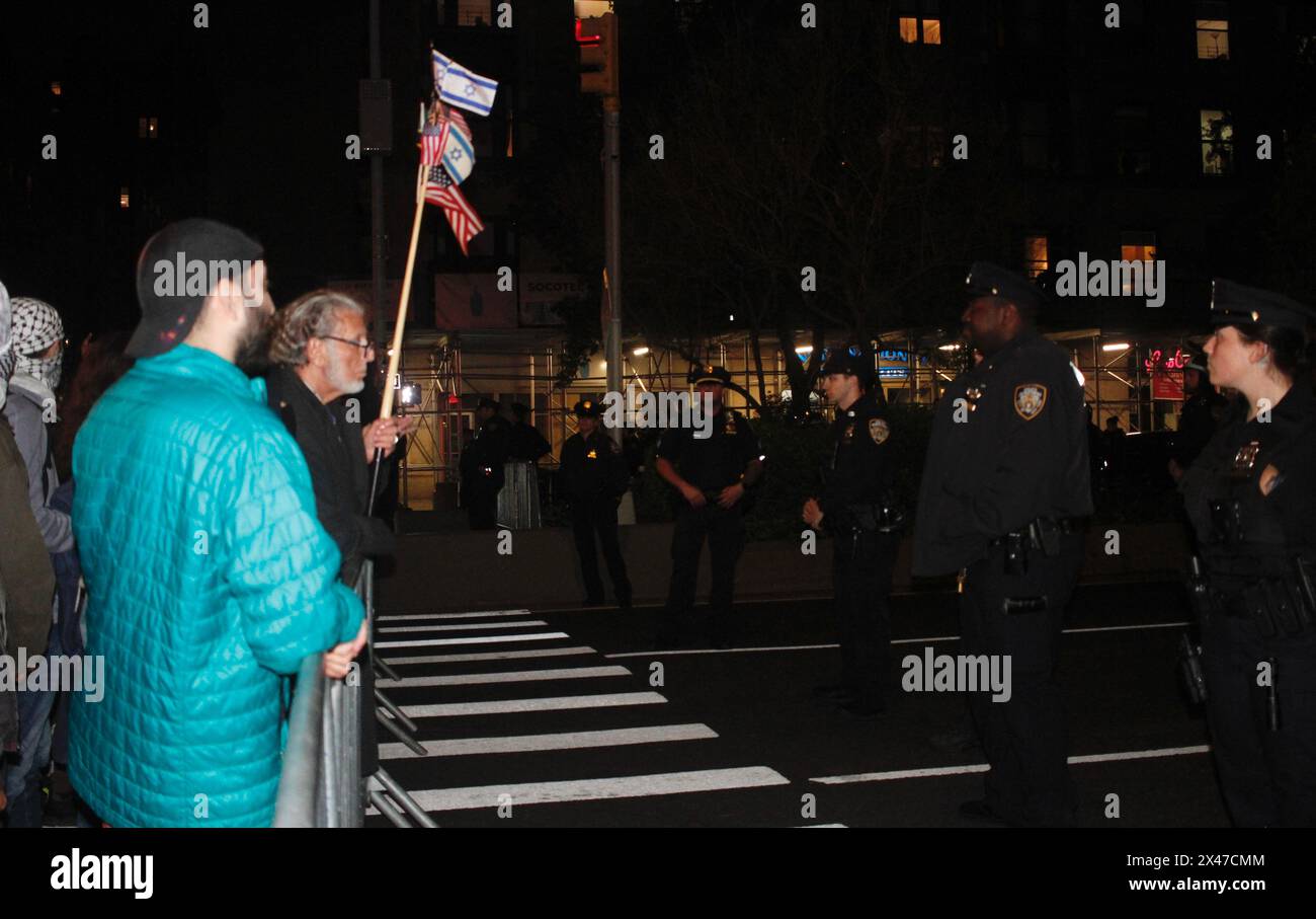 Nypd barricade hi-res stock photography and images - Alamy