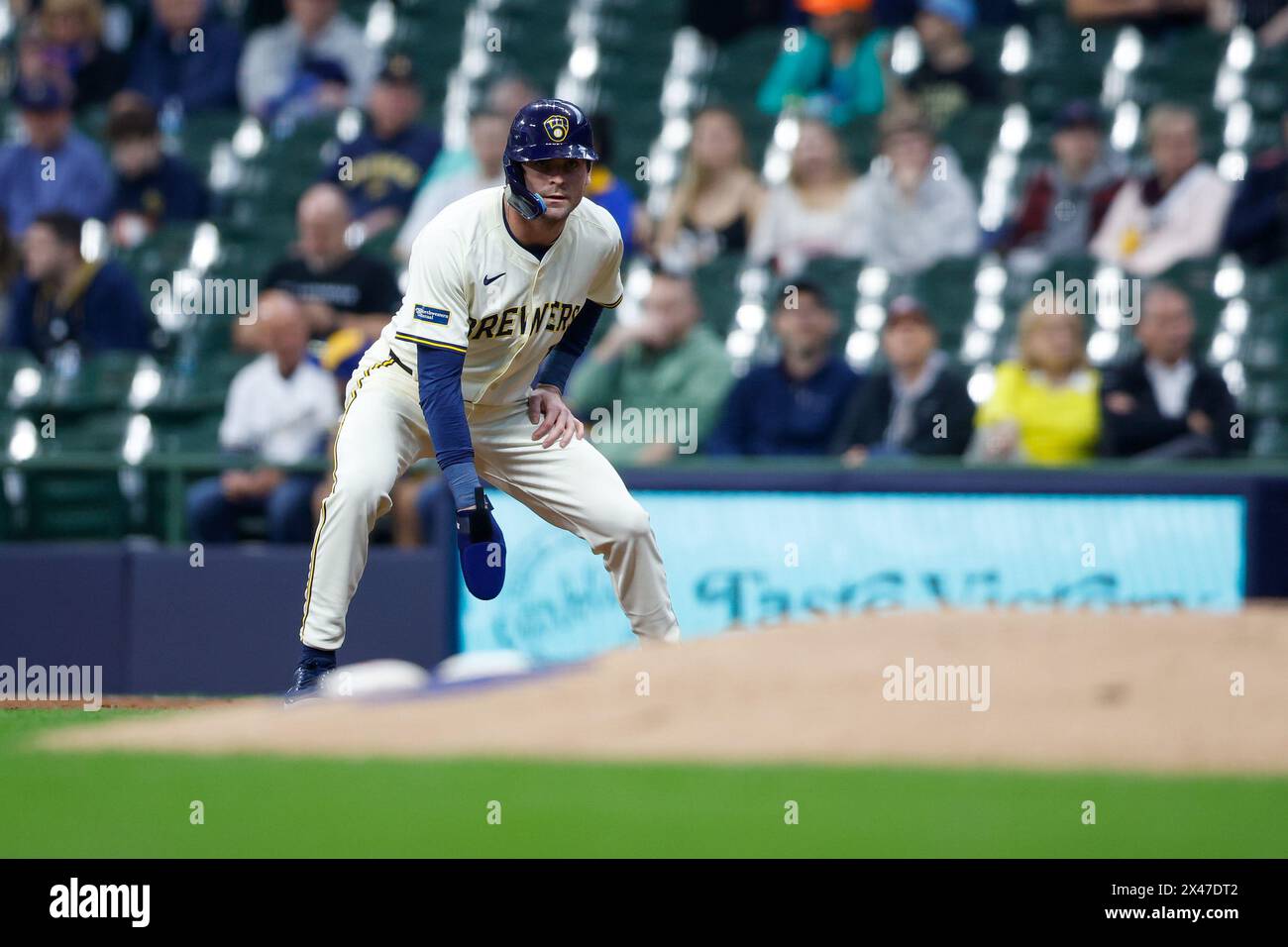 Debut base hi-res stock photography and images - Alamy