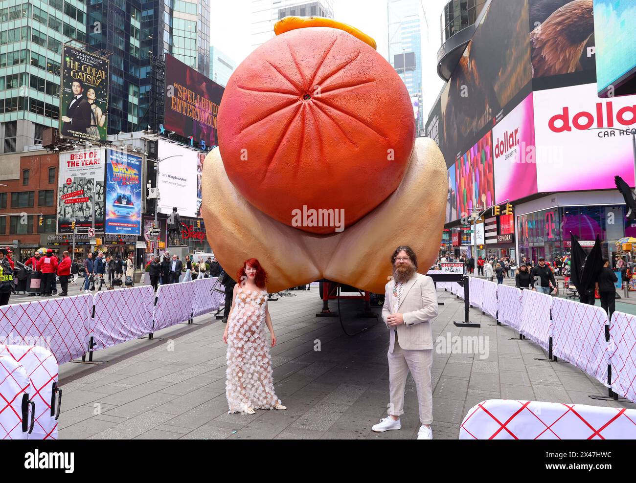 New York City, United States. 30th Apr, 2024. Giant 65-foot-long Hot ...