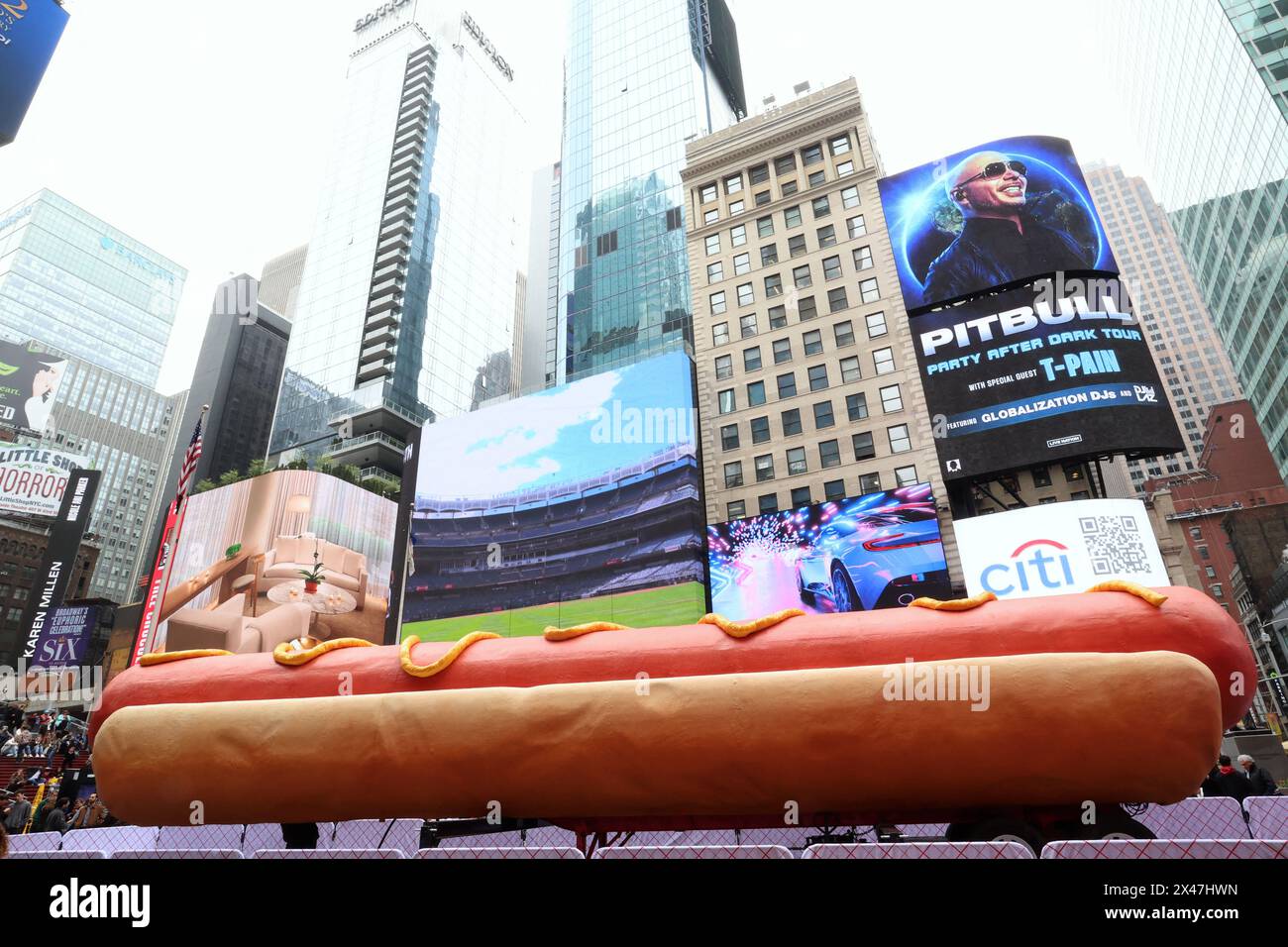 New York City, United States. 30th Apr, 2024. Giant 65-foot-long Hot ...