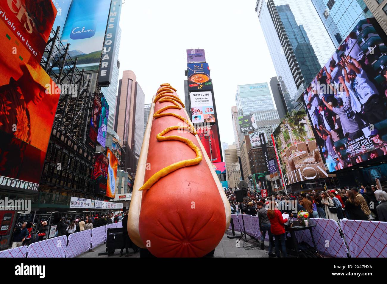 New York City, United States. 30th Apr, 2024. Giant 65-foot-long Hot ...
