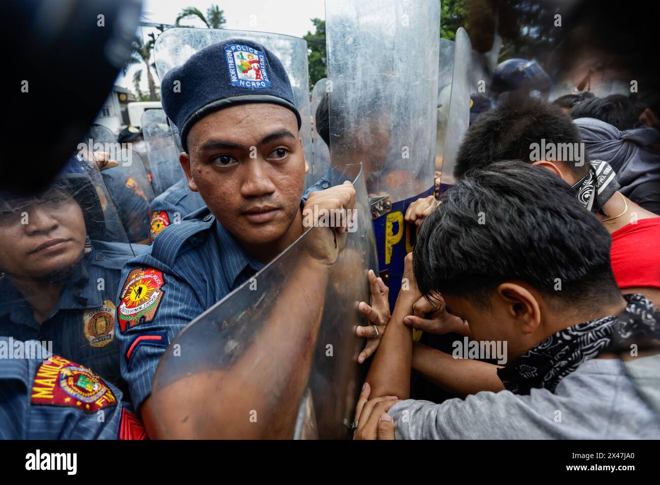 Filipino riot police hi-res stock photography and images - Alamy