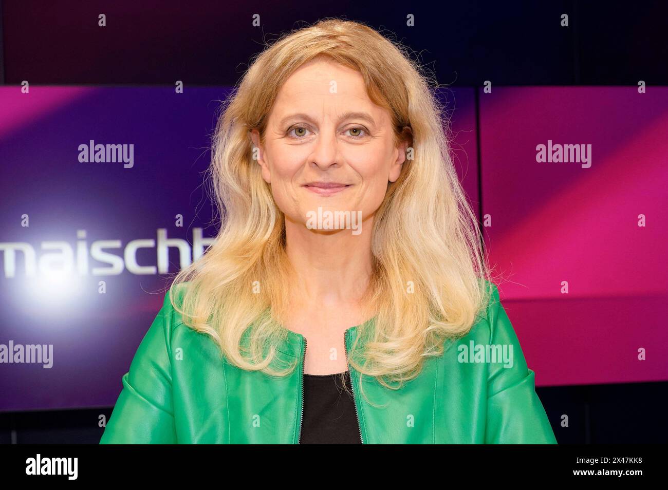 Kristina Dunz in der ARD-Talkshow maischberger im Studio Berlin ...