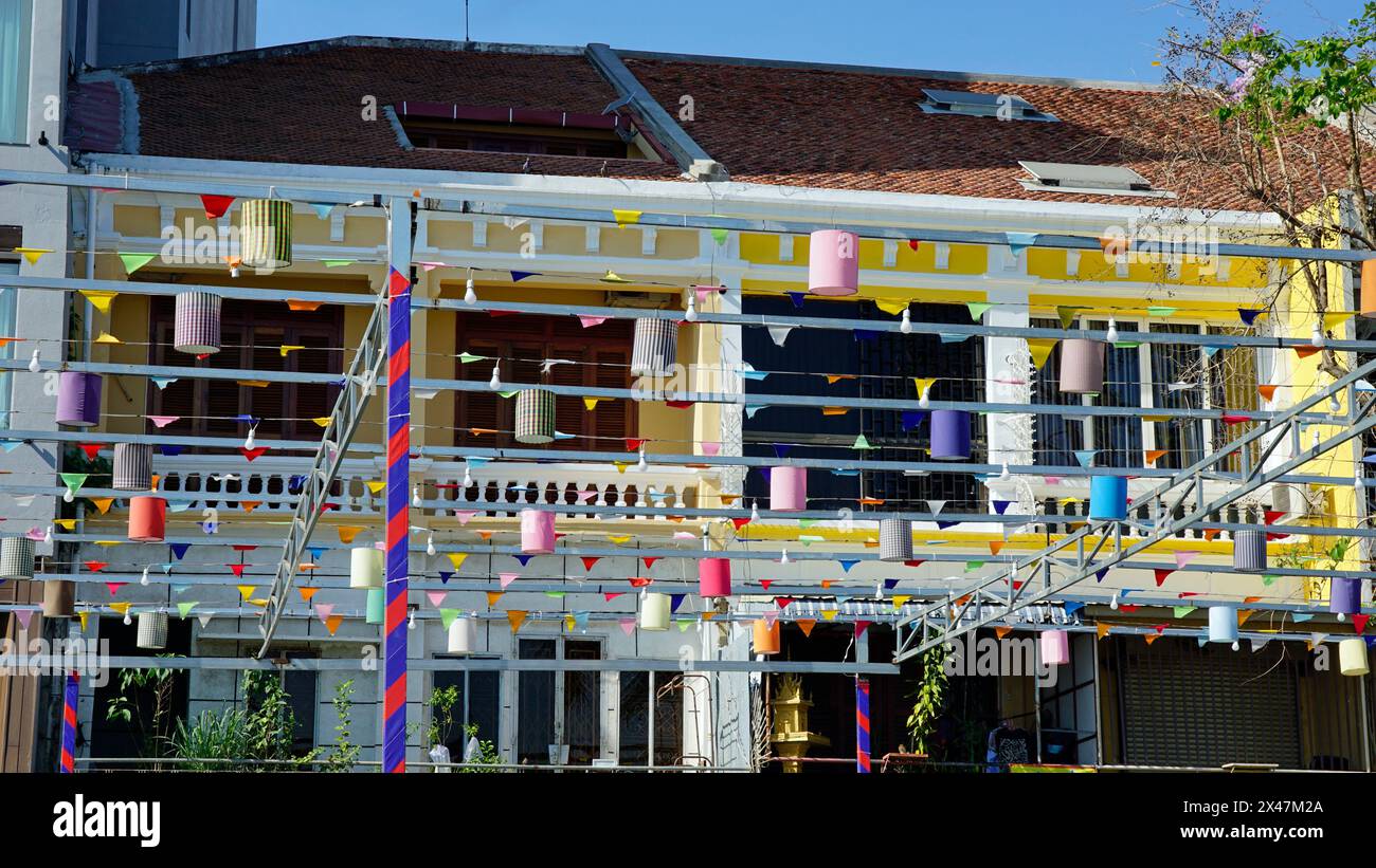 old run down houses in phnom penh city center Stock Photo - Alamy