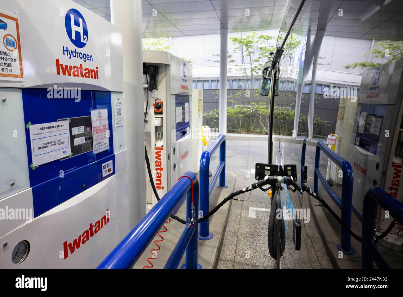 Hydrogen fuel cell bus 2024 hi-res stock photography and images - Alamy