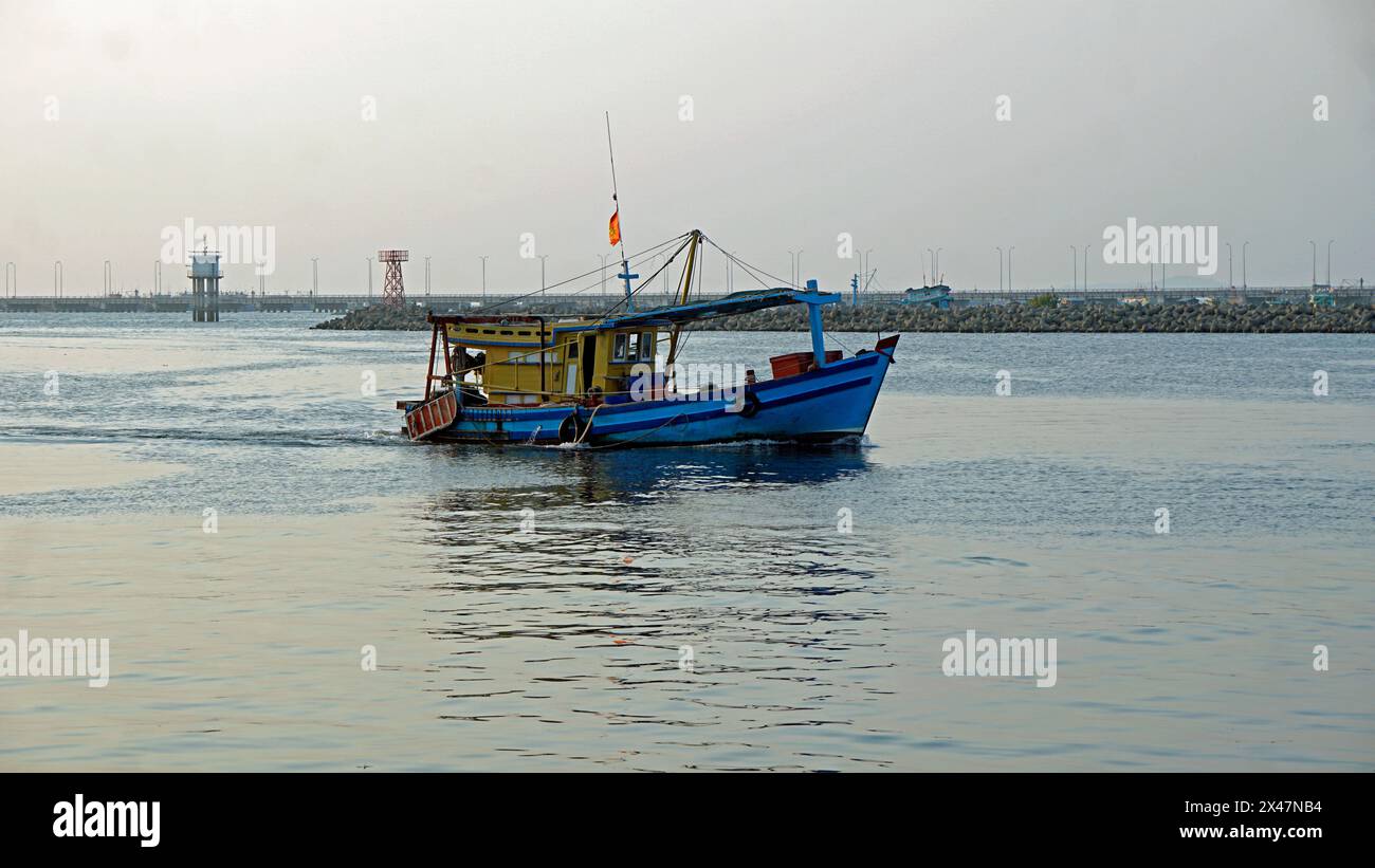 traditional vietnamese fisher boat driving to the harbor of phu qouc Stock Photo - Alamy