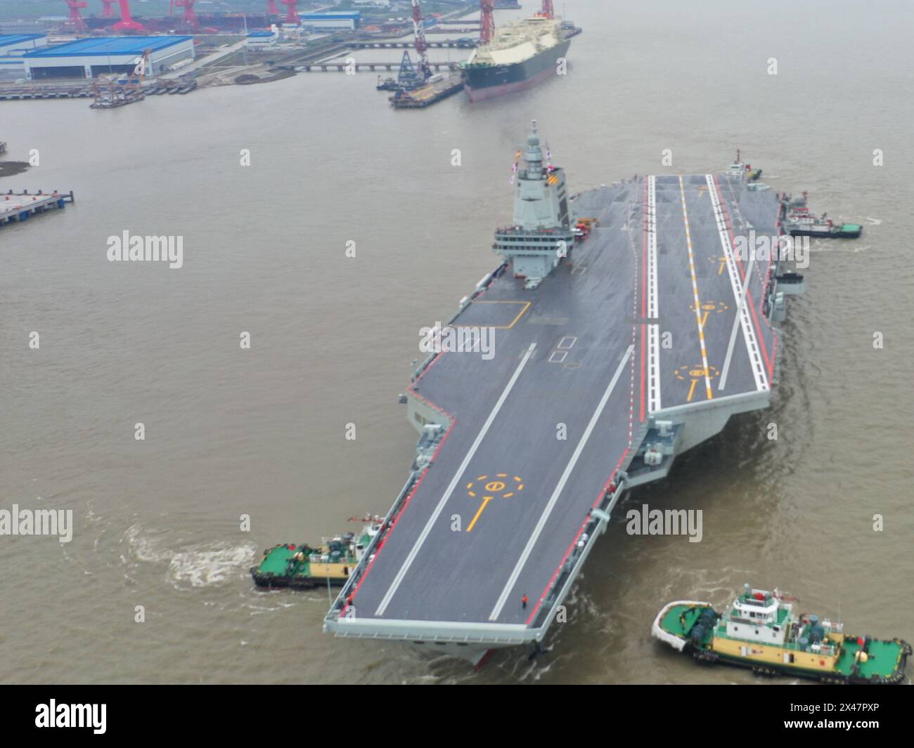 Fujian aircraft carrier hi-res stock photography and images - Alamy