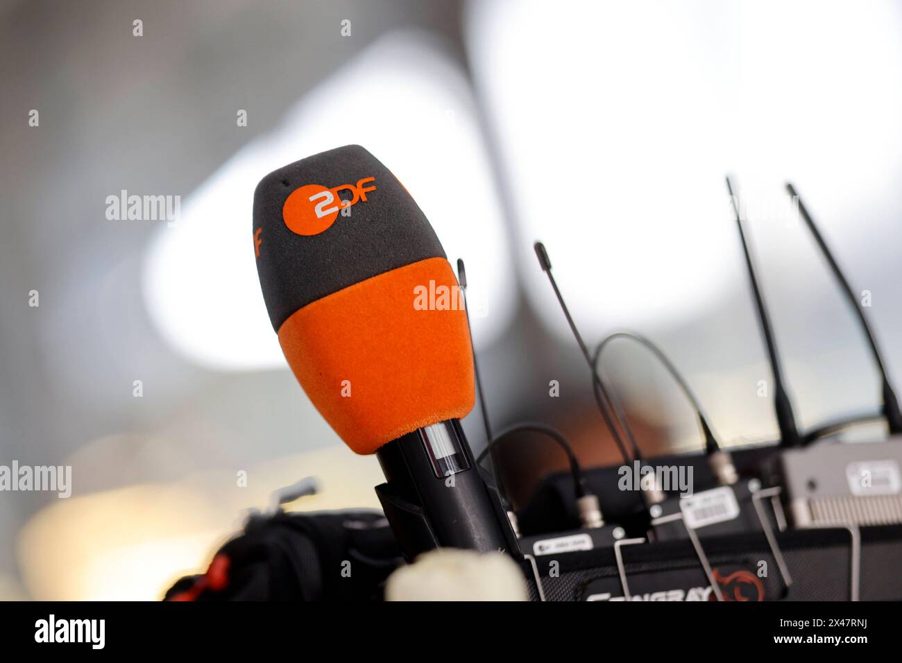 Ein Mikrofon des Sender ZDF beim Bürgerdialog anlässlich 75 Jahre ...