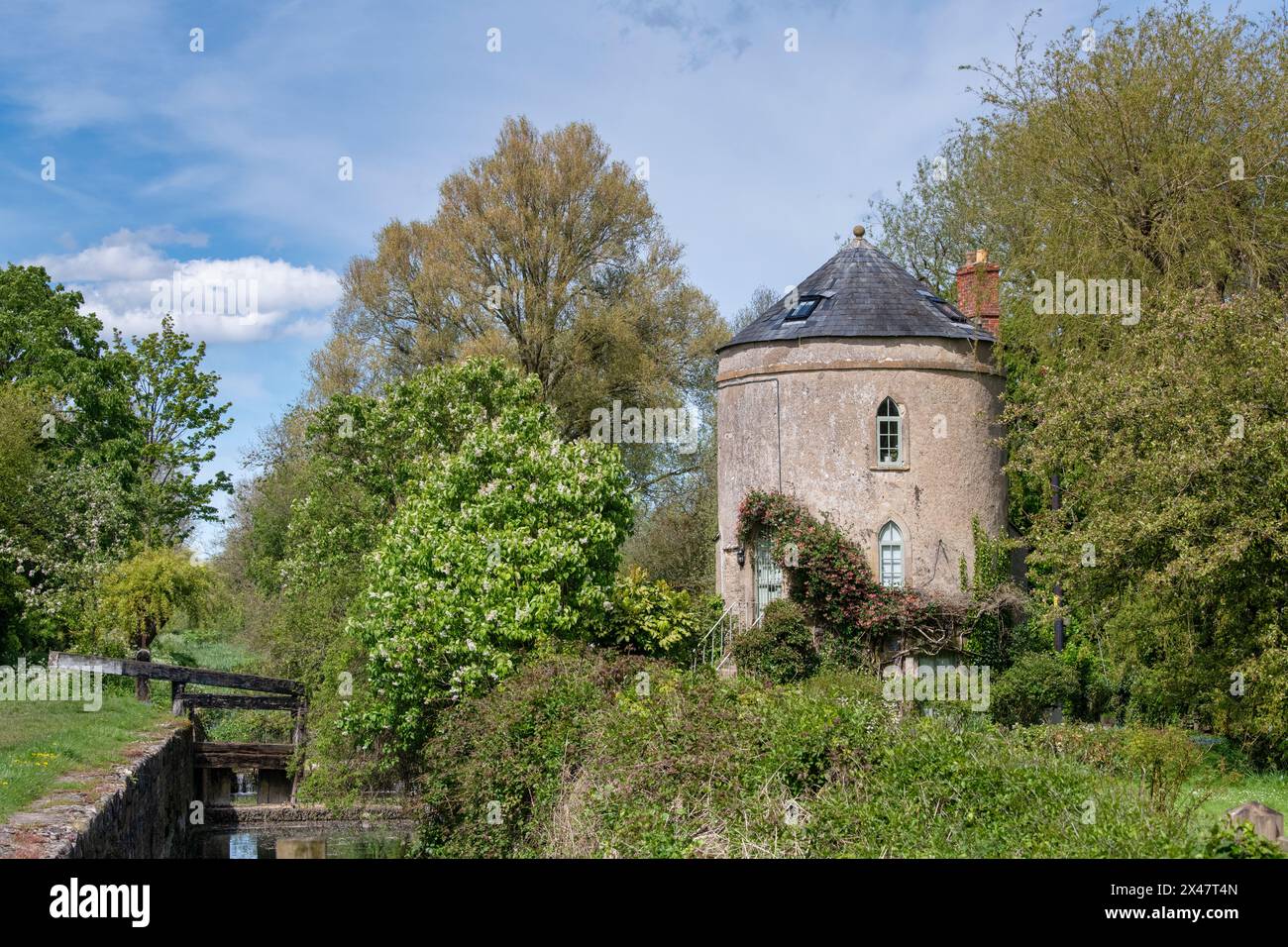 Roundhouse cerney wick lock hi-res stock photography and images - Alamy