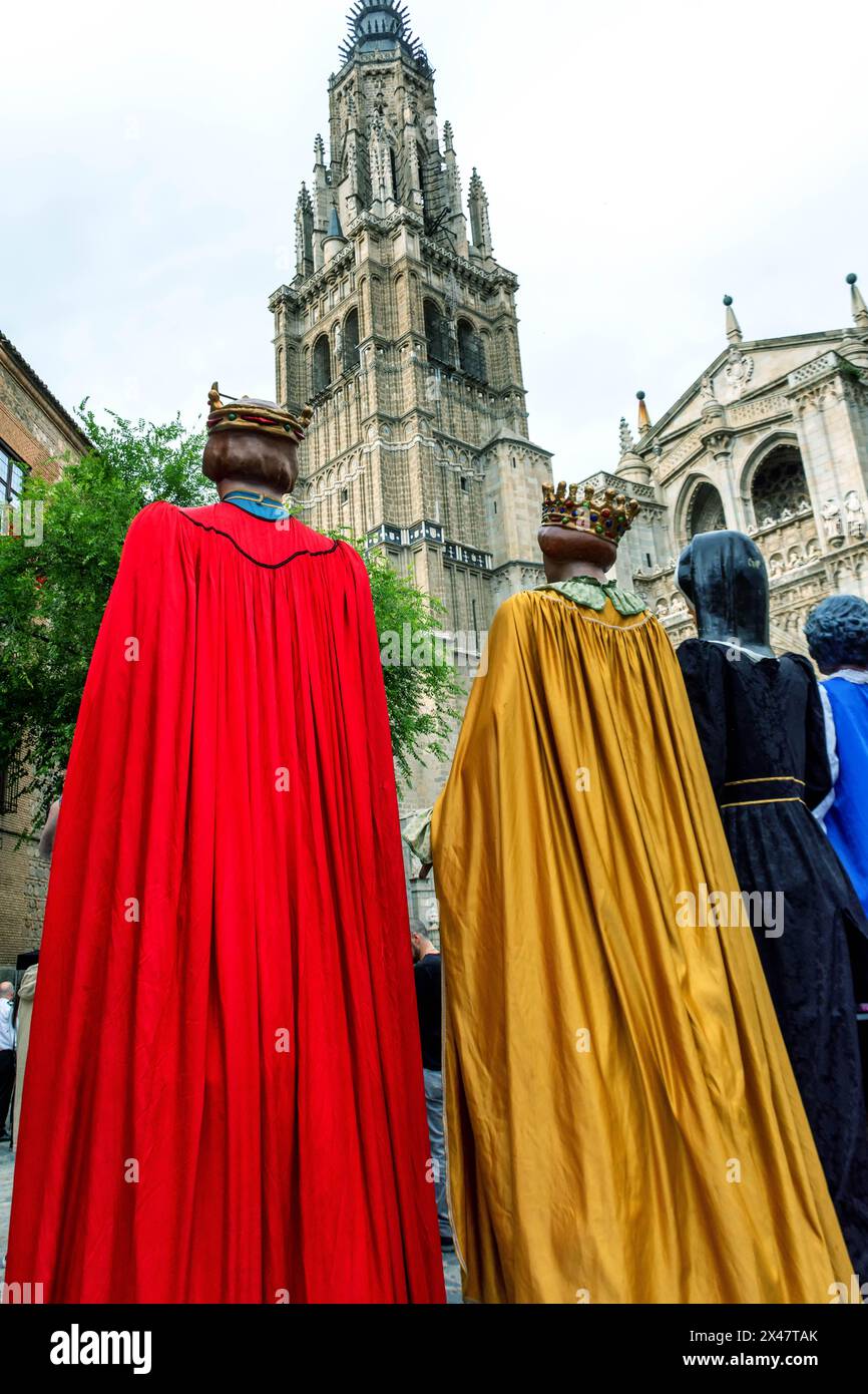 Parade of the Tarasca and the giants and big heads in the Corpus ...