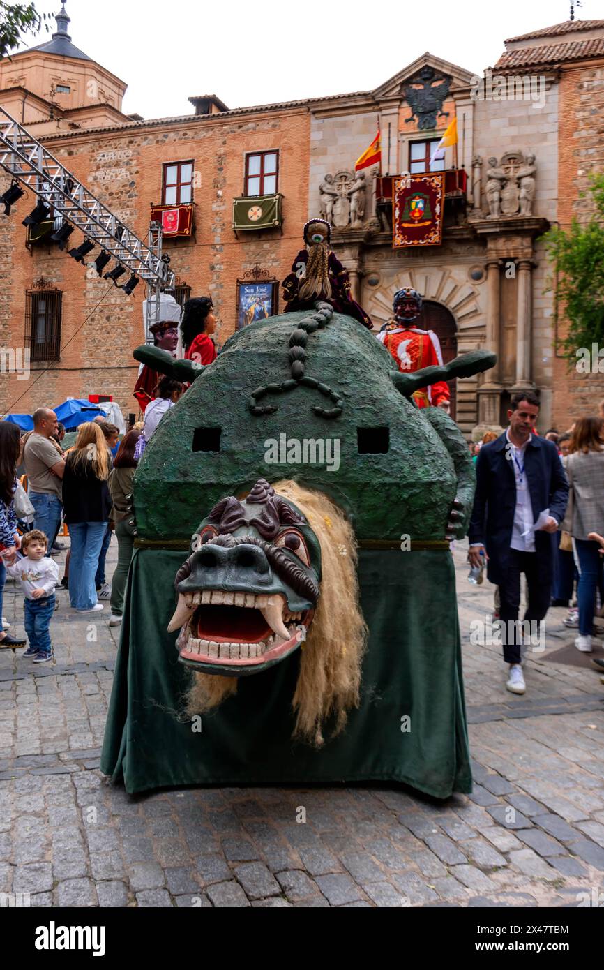 Parade of the Tarasca and the giants and big heads in the Corpus ...