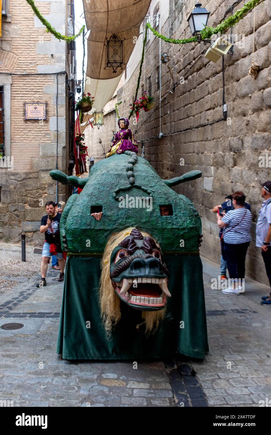Parade of the Tarasca and the giants and big heads in the Corpus ...