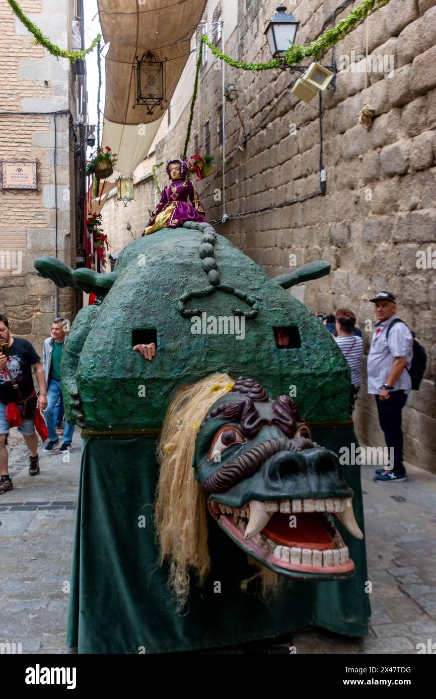 Parade of the Tarasca and the giants and big heads in the Corpus ...