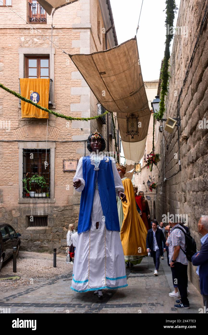Parade of the Tarasca and the giants and big heads in the Corpus ...
