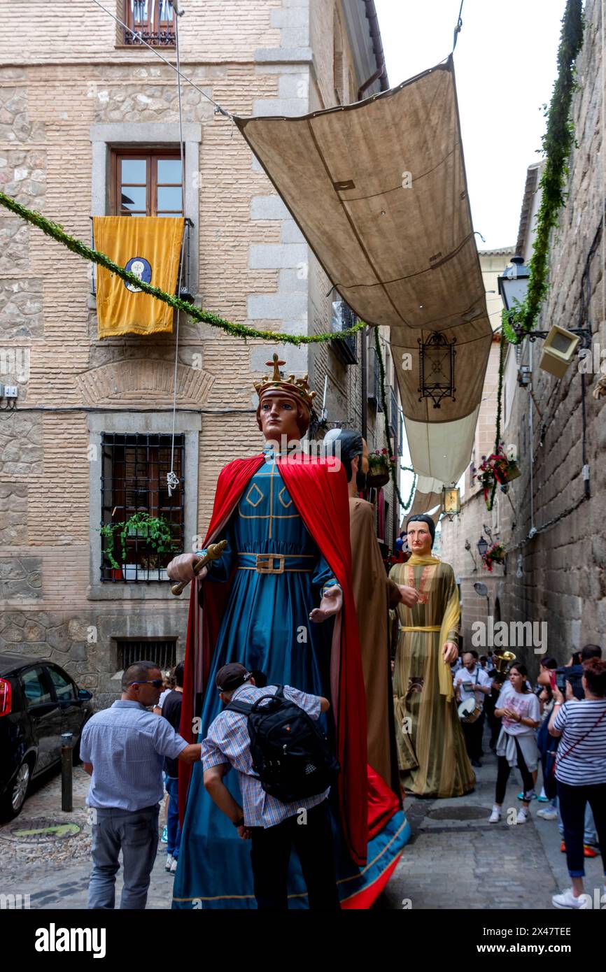 Parade of the Tarasca and the giants and big heads in the Corpus ...