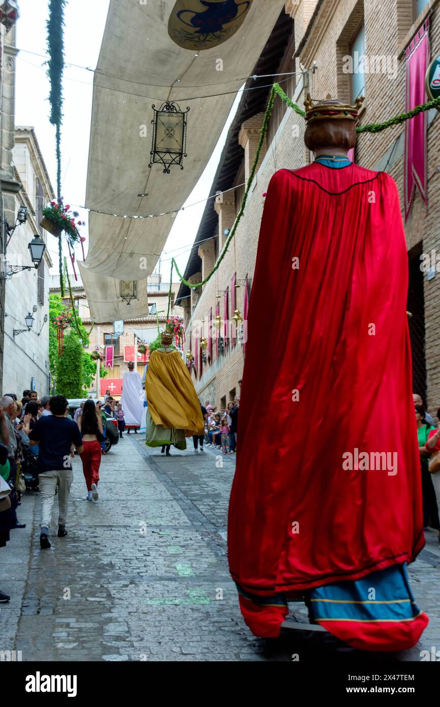 Parade of the Tarasca and the giants and big heads in the Corpus ...