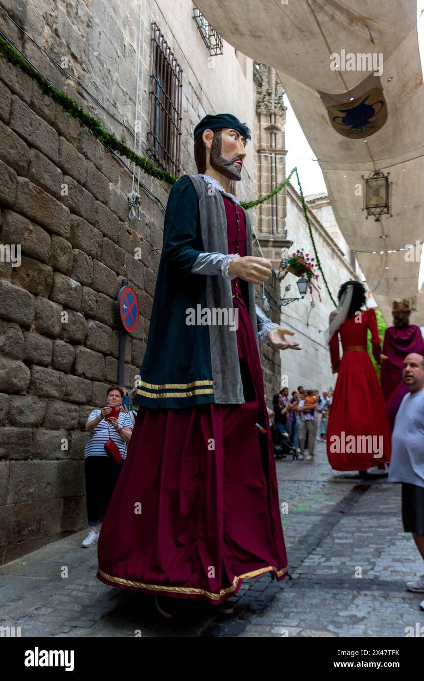 Parade of the Tarasca and the giants and big heads in the Corpus ...