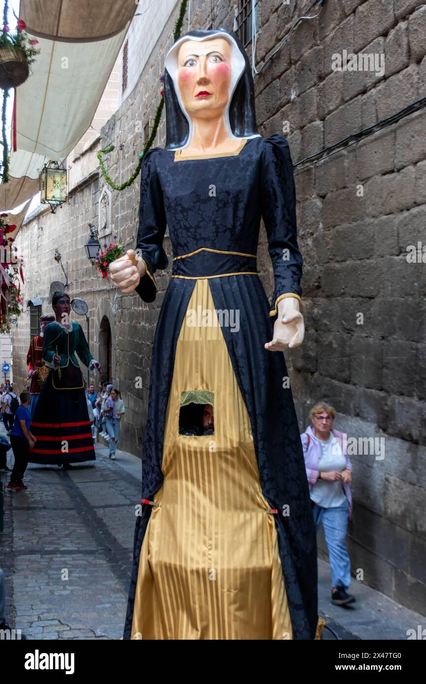 Parade of the Tarasca and the giants and big heads in the Corpus ...