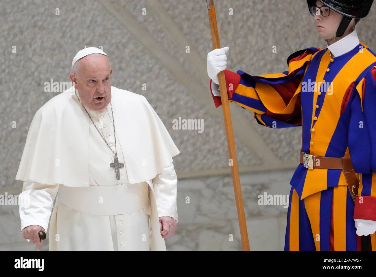 Pope Francis arrives for his weekly general audience in the Pope Paul ...