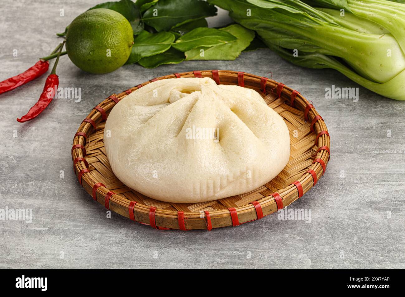 Chinese steamed bun Dim sum with meat Stock Photo - Alamy