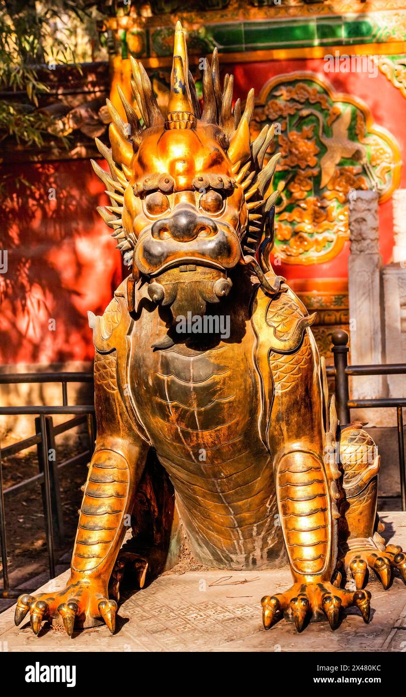 Dragon bronze statue, Gugong, Forbidden City, Emperor's Palace, Beijing ...