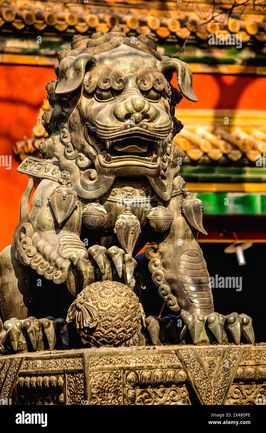 Dragon bronze statue hi-res stock photography and images - Alamy