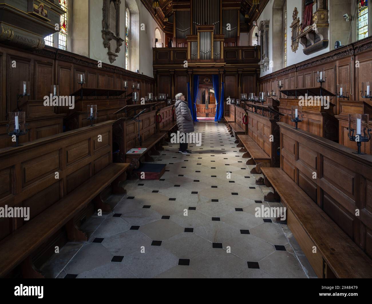 University chapel interior hi-res stock photography and images - Alamy