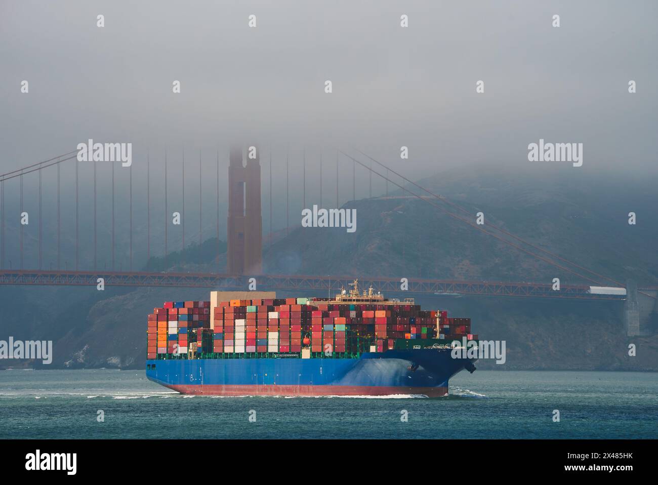 Shipping container bay bridge hi-res stock photography and images - Alamy