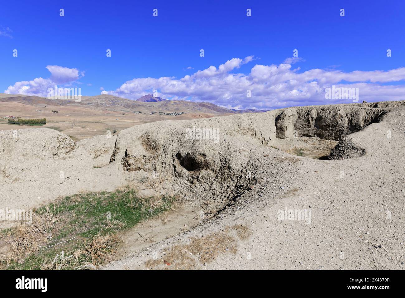 Ruins of the Urartian citadel of Cavustepe, Van, Turkey Stock Photo - Alamy