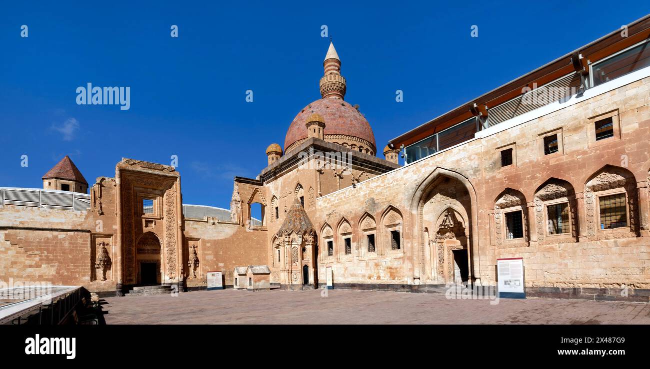 Ishak Pasha palace, Second courtyard with the tomb of the palace ...