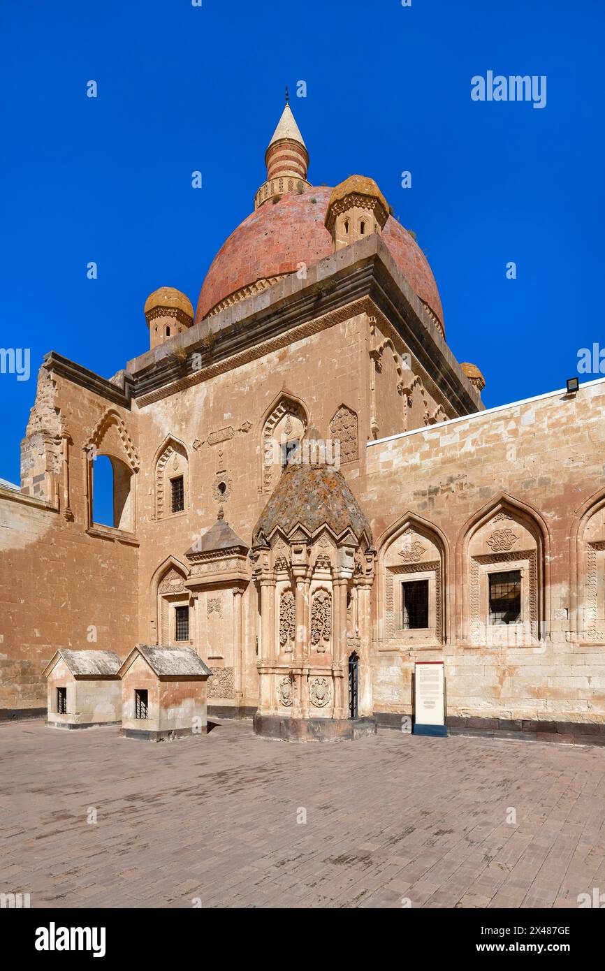 Ishak Pasha palace, Second courtyard with the tomb of the palace ...