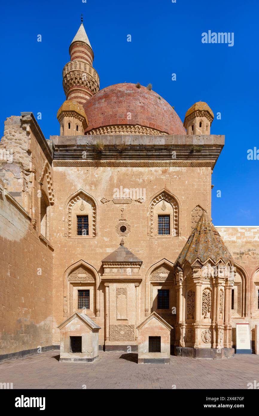 Ishak Pasha palace, Second courtyard with the tomb of the palace ...