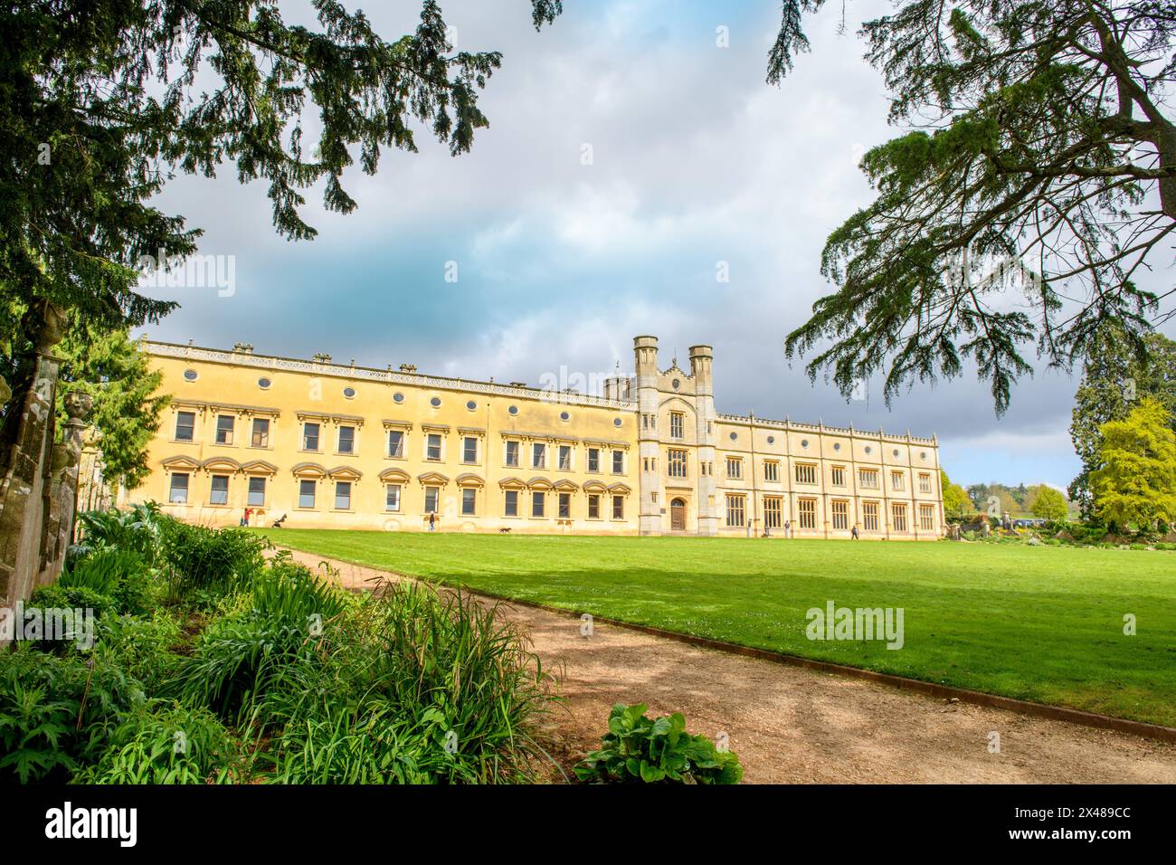 Court symmetry hi-res stock photography and images - Alamy