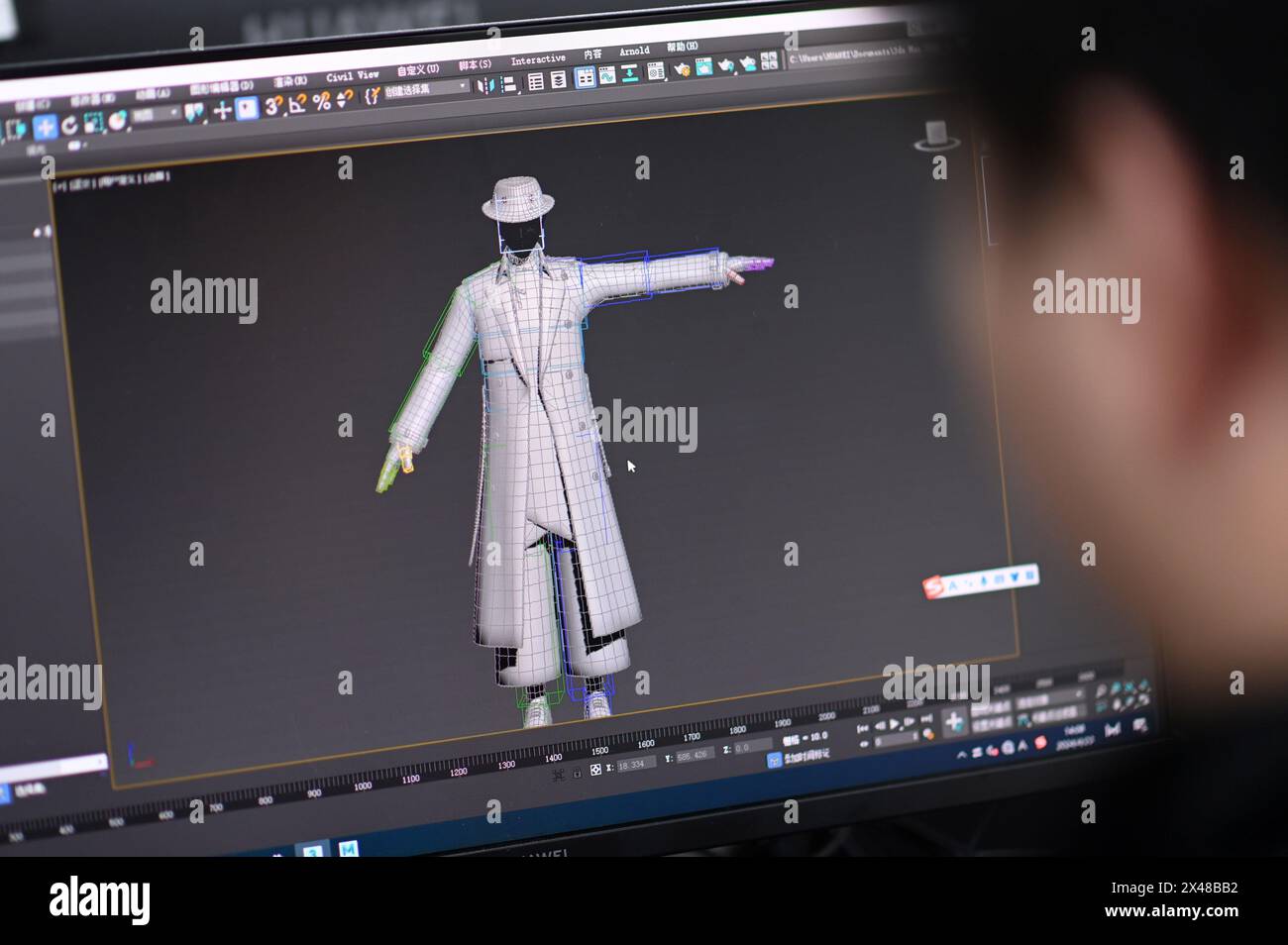 (240501) -- TIANJIN, May 1, 2024 (Xinhua) -- A member of Cui Shengji's studio adjusts movements ...