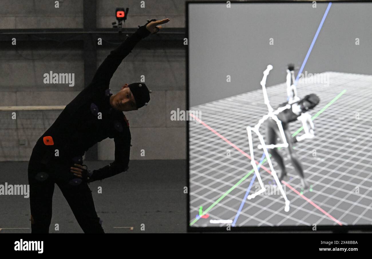 (240501) -- TIANJIN, May 1, 2024 (Xinhua) -- Ma Xinqi (L) performs as a ...