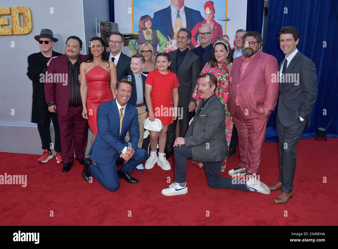 Jerry Seinfeld mit Cast bei der Premiere des Netflix-Films Unfrosted im ...