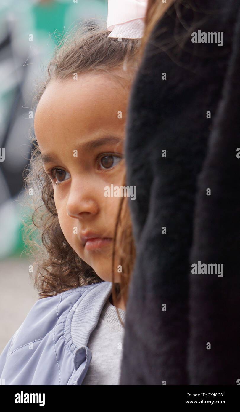 Parent child hiding face hi-res stock photography and images - Alamy