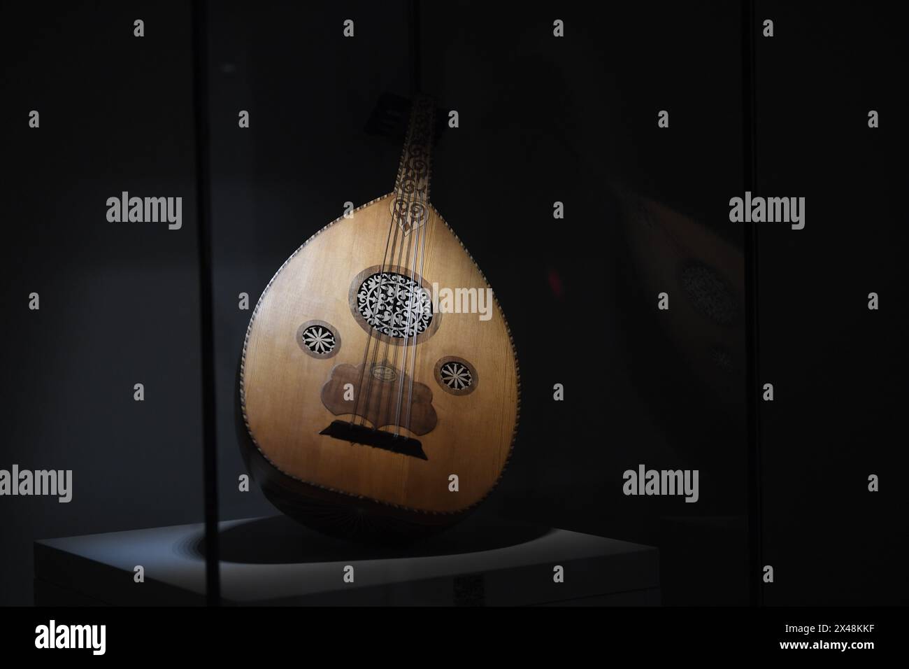 Persian musical instrument hi-res stock photography and images - Alamy