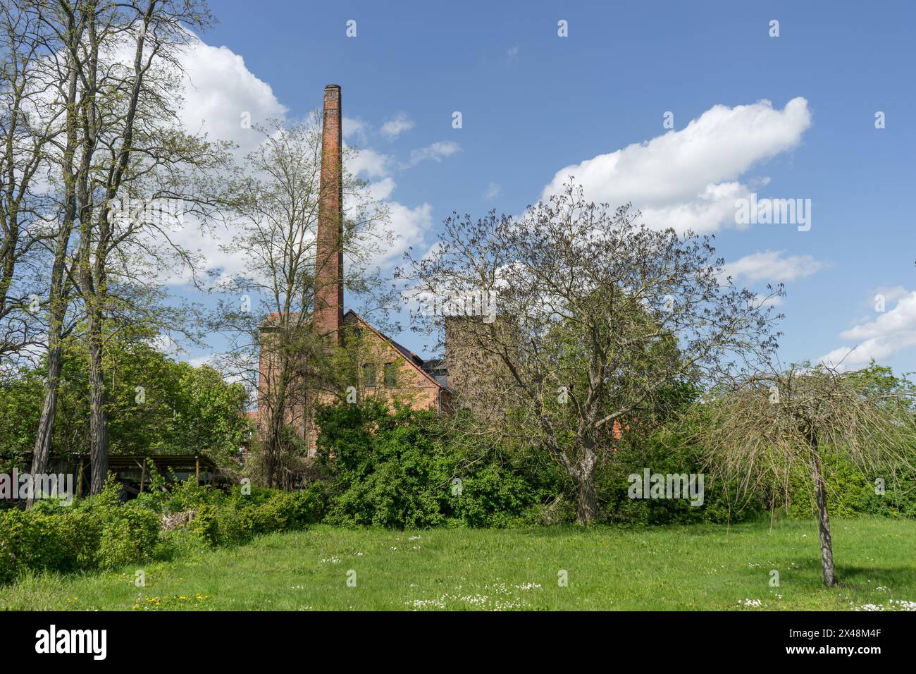 Distillery garden hi-res stock photography and images - Alamy