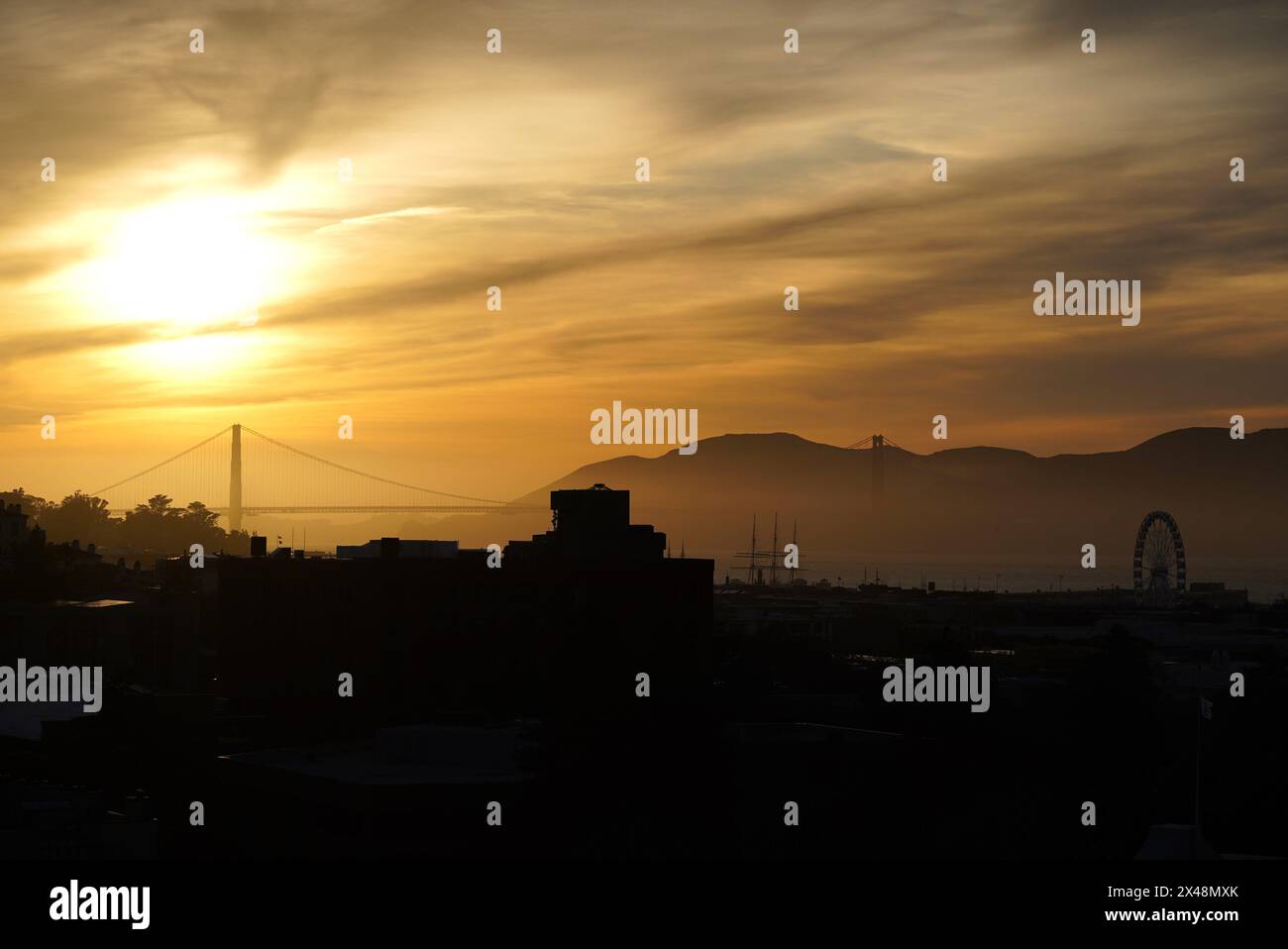 Sunset over the Golden Gate Bridge in San Francisco Stock Photo - Alamy