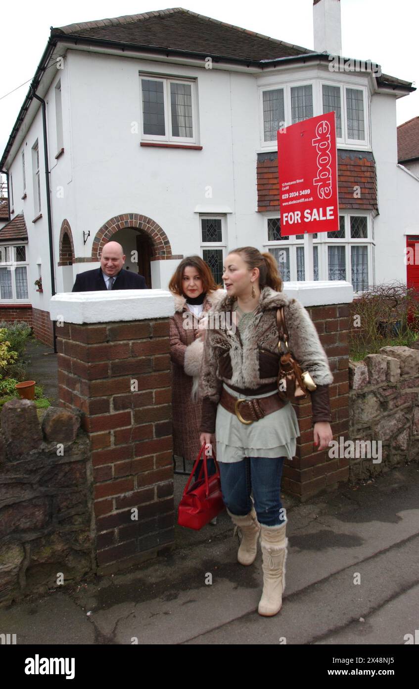 Charlotte Church house hunting in Cardiff with her mum Maria. 27/1/05 ...