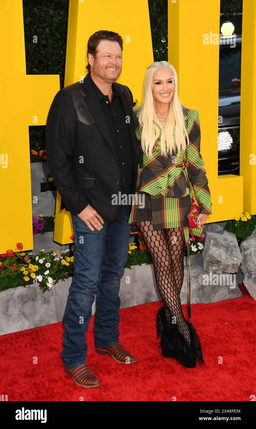 HOLLYWOOD, CALIFORNIA - APRIL 30: (L-R) Blake Shelton and Gwen Stefani ...