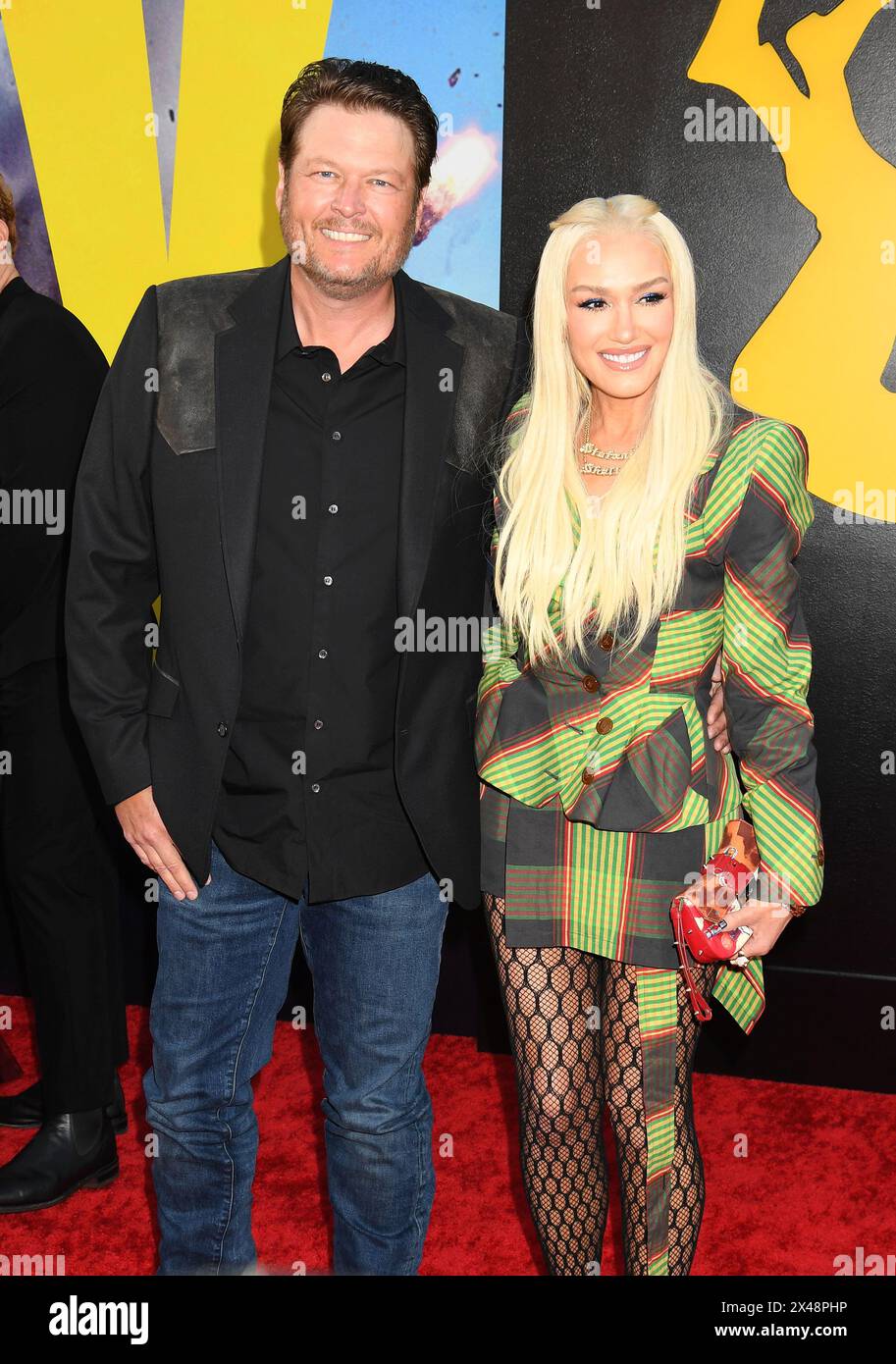 HOLLYWOOD, CALIFORNIA - APRIL 30: (L-R) Blake Shelton and Gwen Stefani ...