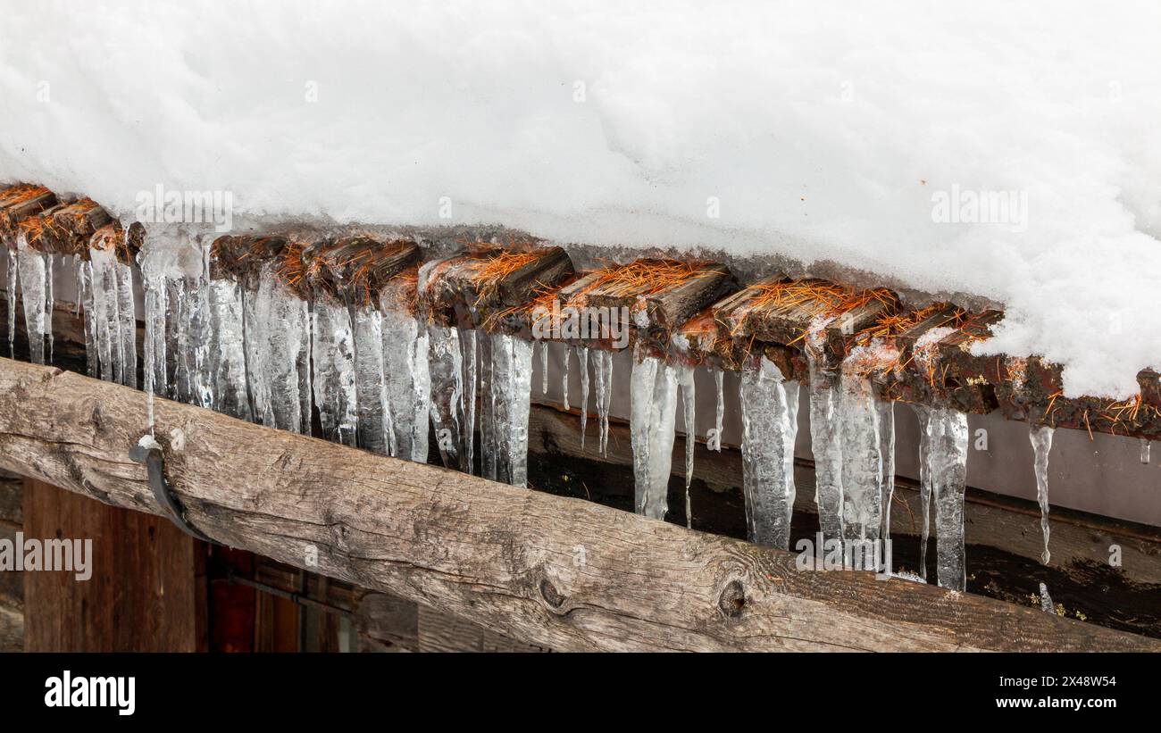 Icicles on outside industrial building hi-res stock photography and ...